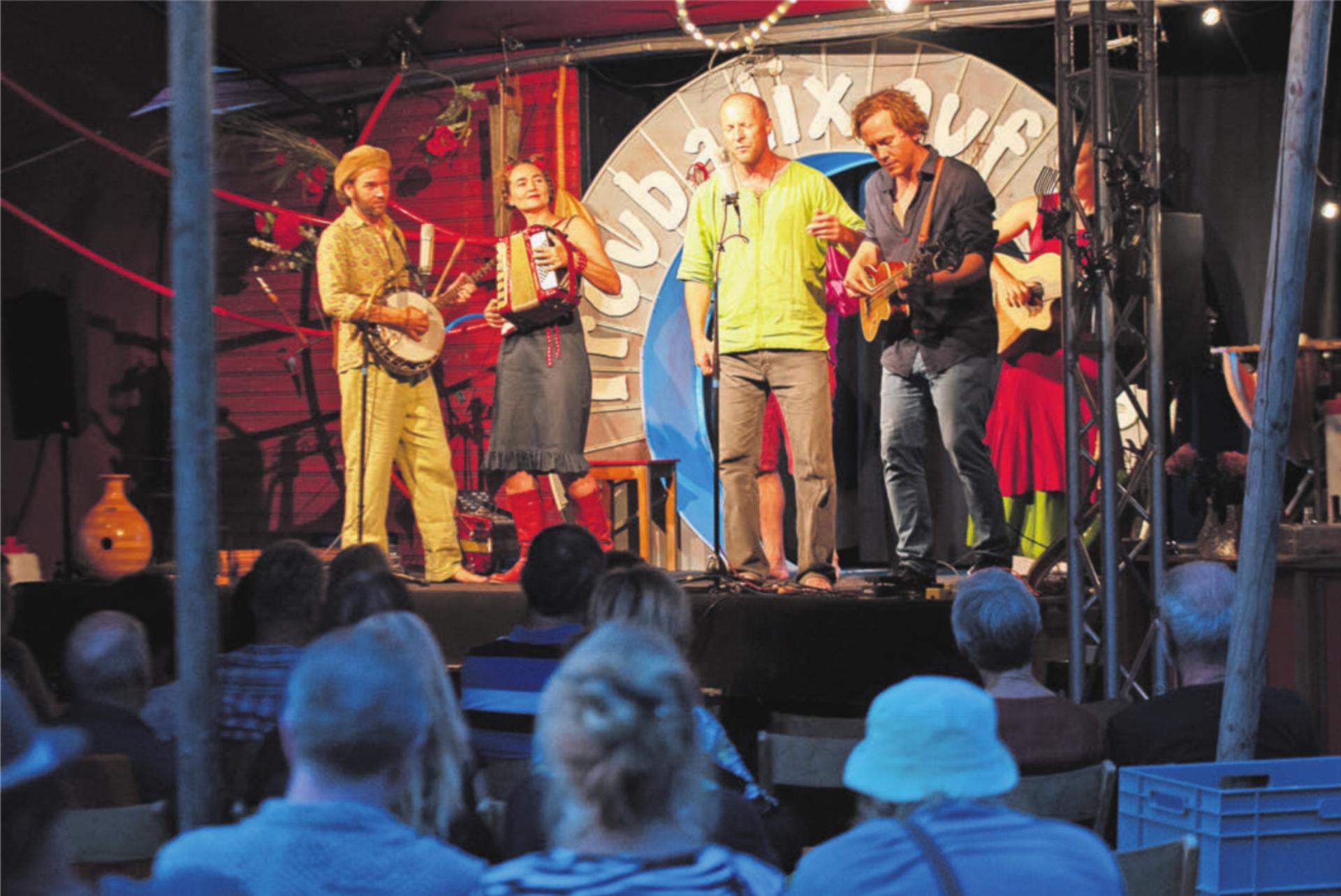 Lieder, Schauspiel, Zauberei, Schabernack und Tiefgang – die Besucher ...