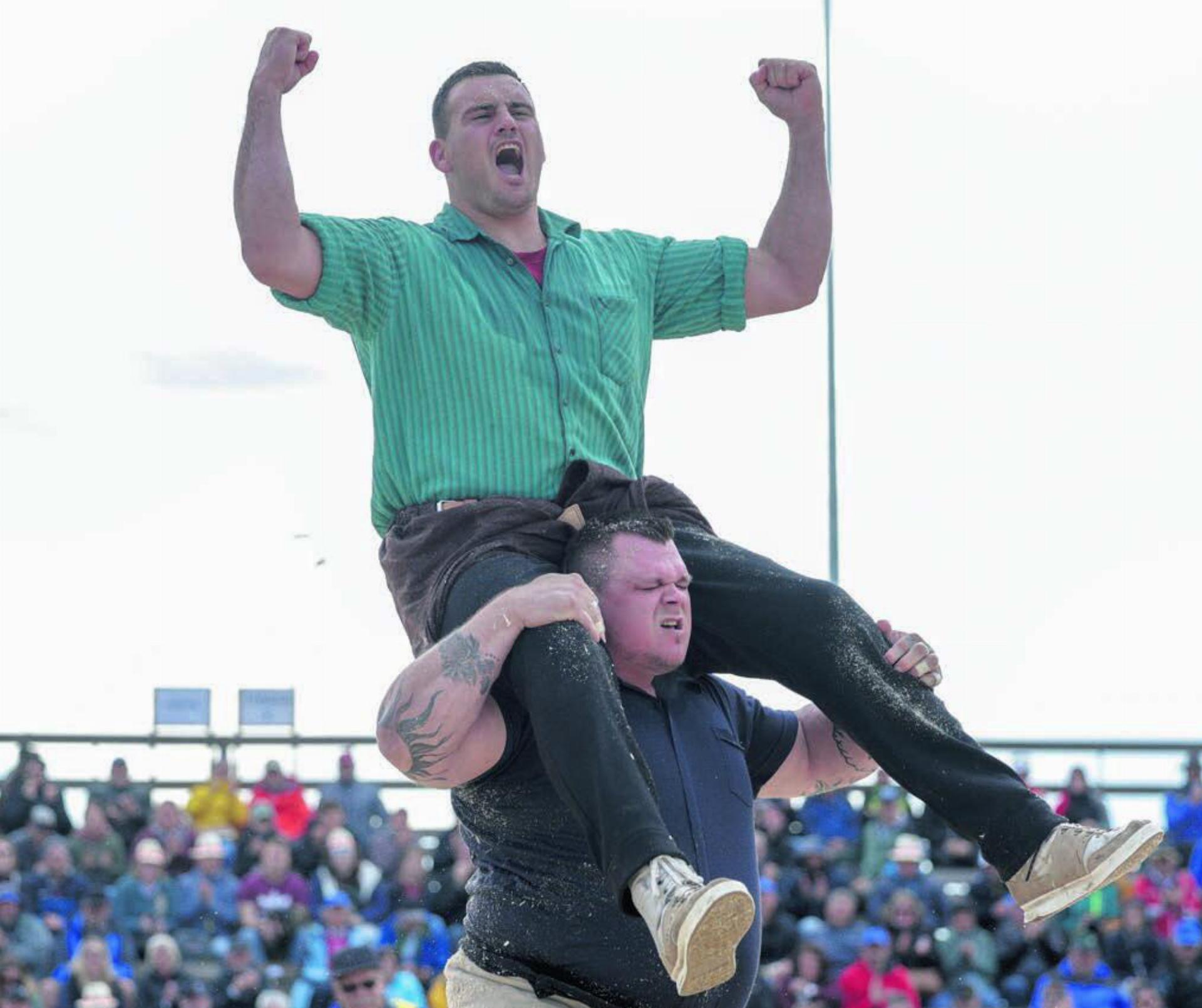 Jubel bei Joel Strebel. Schlussgang-Verlierer Patrick Räbmatter nimmt ...
